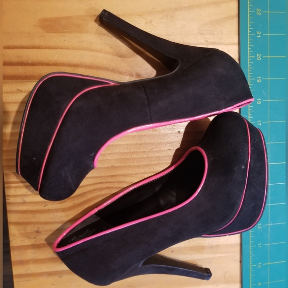 Candie's | Shoes | Candies Black With Pink Trim High Heels 7 Med | Poshmark